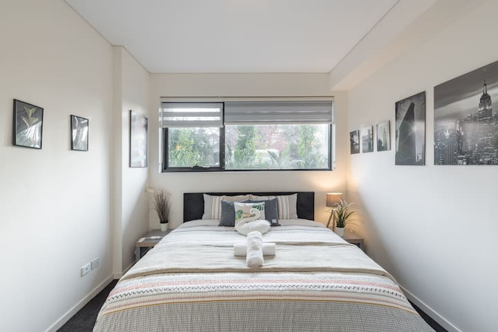 Serene Apt - Sleeps 3 - A/c - Nearby Stations - 스트라스필드