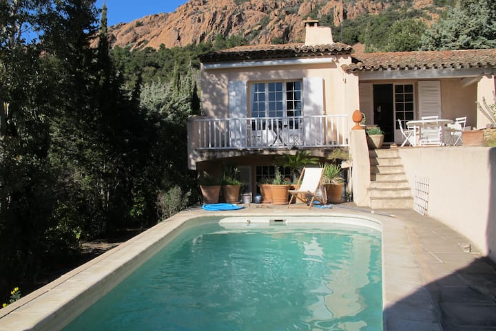 Villa 2 Chambres 6 Couchages Avec Piscine - Saint-Raphaël
