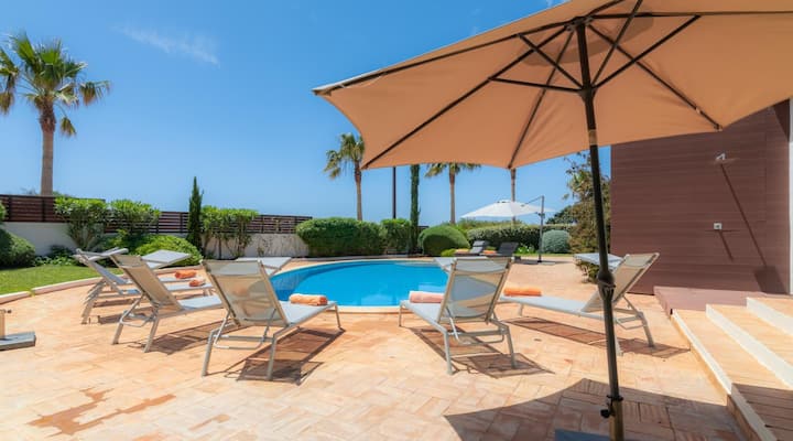 Villa Prado - Beautiful Spacious Beachfront Villa - Almancil