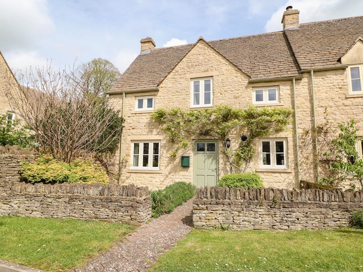 3 Painters Field - Bibury