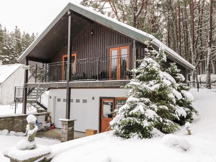Torbreck Chalet - Highland Wildlife Park