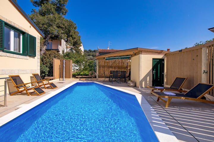 Villa Ivona With Heated Pool In Rovinj - Rovinj