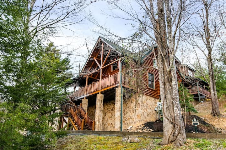 Beautiful Cabin In Great Location In Pigeon Forge - Pigeon Forge, TN