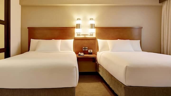 Six Flags Family Break! 4 Big Units! Outdoor Pool! - Duluth, GA
