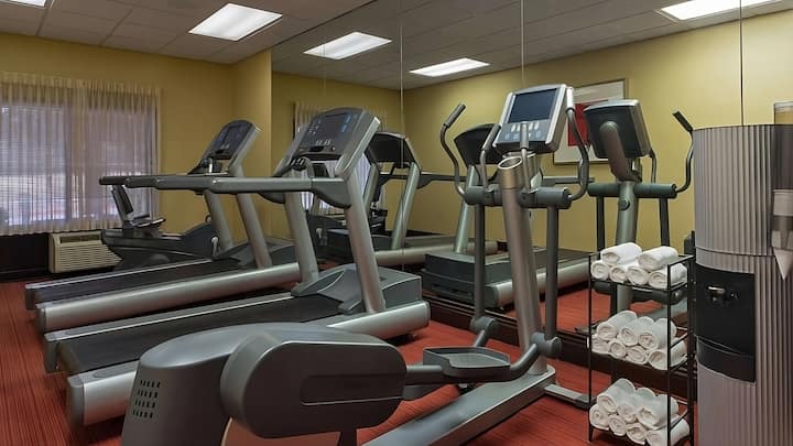 Scenic Jones Bridge Park! 4 Big Suites W/ Parking! - Duluth, GA