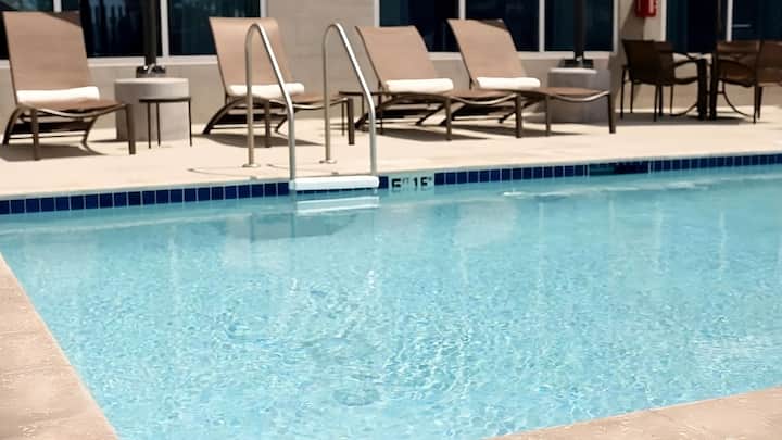 Minutes To Duluth Town Green! 2 Big Units! W/ Pool - Duluth, GA