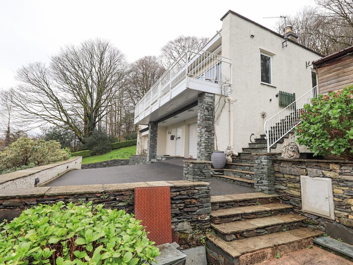Tanna Hill - Bowness-on-Windermere