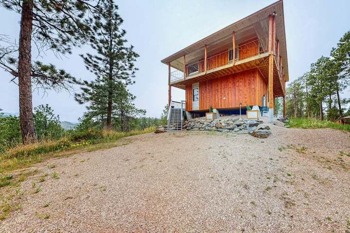 3br With Mountain Views, Spacious Deck, & W/d - Hill City, SD