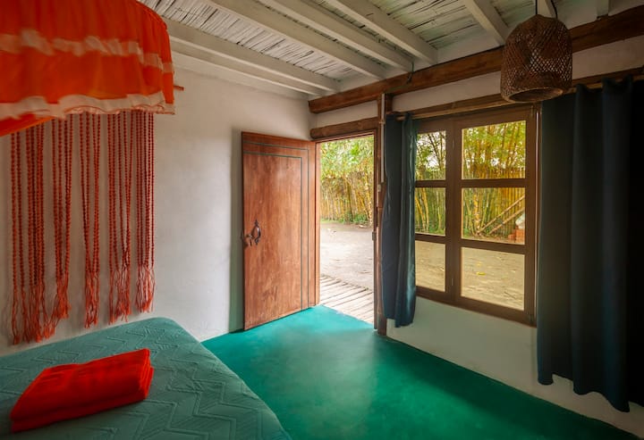 Couple’s Cabana •  Mompiche Centro •  Beach Access - Mompiche