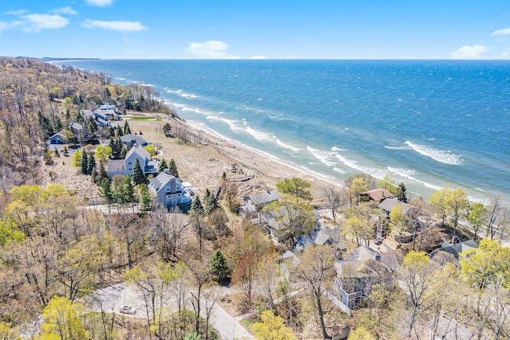 Beach Home ︎ Private Beach Access ︎ Ample Parking - Holland, MI