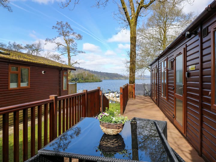 Shoreside Lodge - Windermere