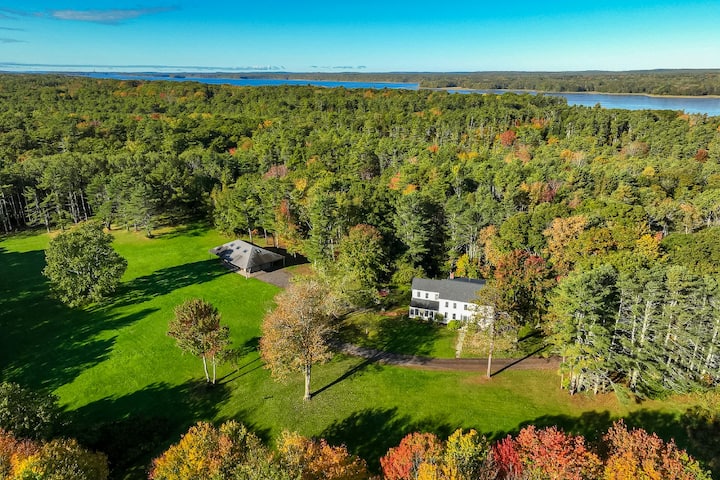 4br Renovated Farmhouse On The Riverfront - Brunswick, ME