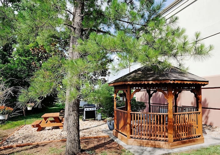 3 Spacious Suites With Full Kitchen! Free Parking! - Knoxville, TN