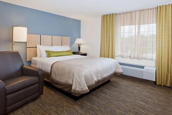 An All-suite Hotel Close To Mcghee Tyson Airport! - Knoxville, TN