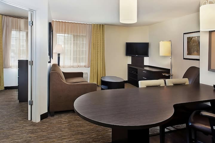 Family-friendly Hotel In Knoxville! Free Parking! - Knoxville, TN