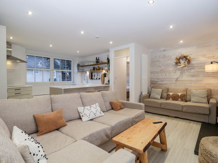 Dixon Court - Grasmere