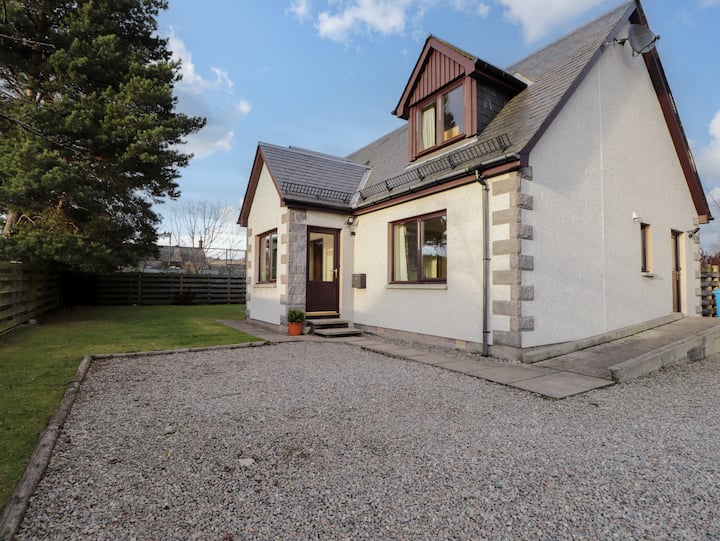 Bruach Gorm Cottage - Grantown-on-Spey