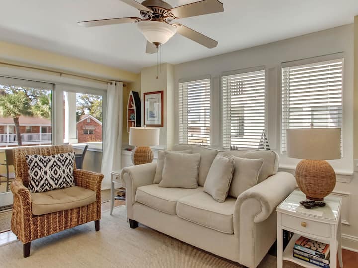 Rooftop Pool Access, Walk To Beach And Tybrisa - Tybee Island, GA