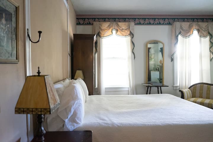 Dormer House - George Jacoby Room - Cape May, NJ