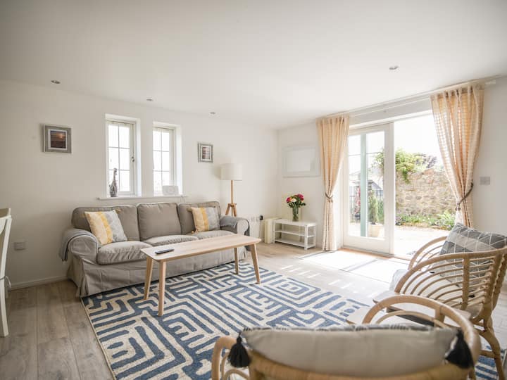 1 Buckfields - Lyme Regis