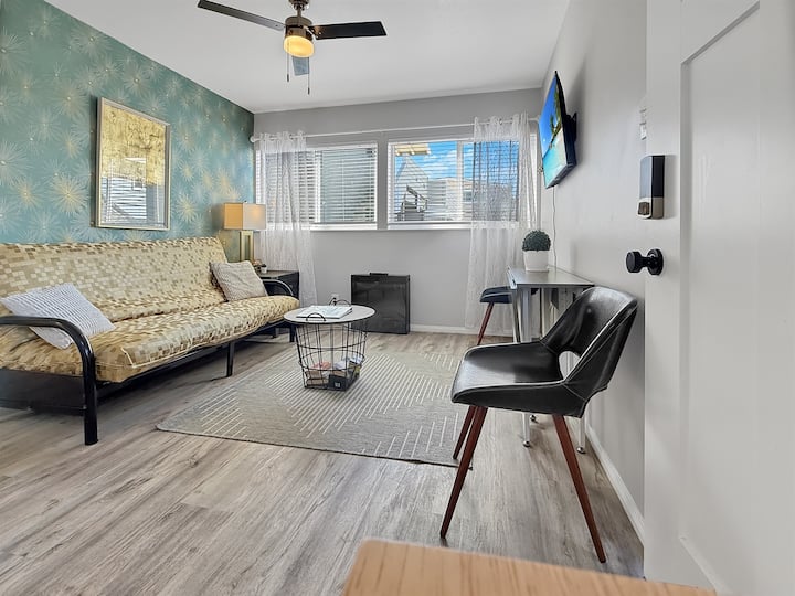 Beach Loft Steps To Sand And No Guest Fee - Ventura, CA