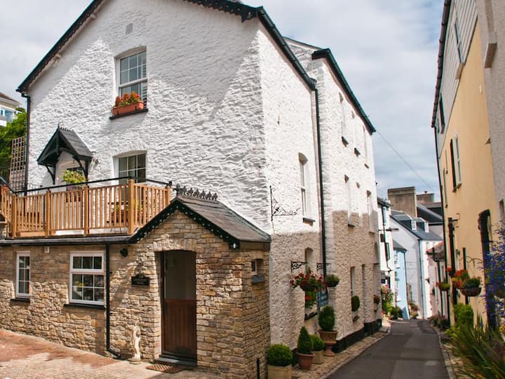 Courtyard House - Dartmouth