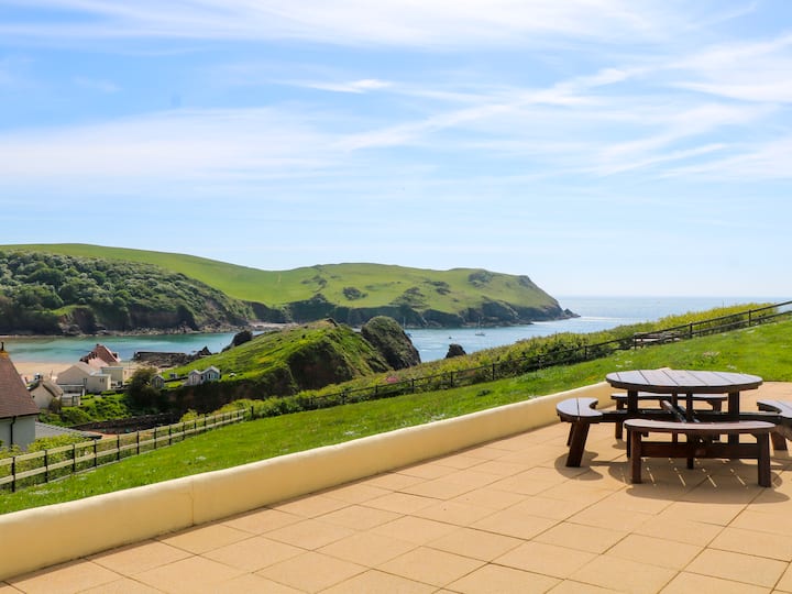 2 Sea Gardens - Hope Cove