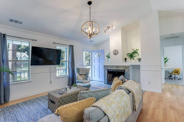 Fun Family Friendly 3bd/2ba Near Tybee & Savannah - Wilmington Island, GA