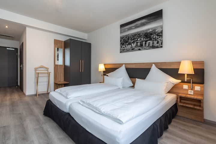 Family Room-hotel In Laisen - Reutlingen