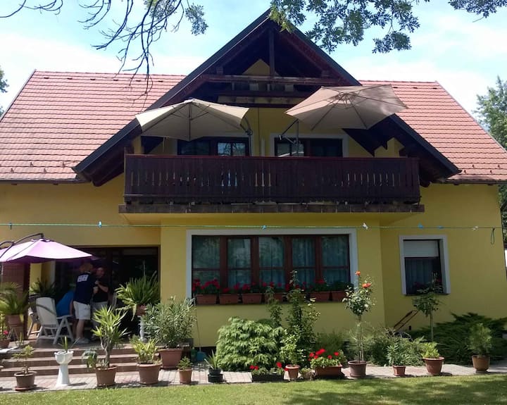 Holiday Apartment 100 M From The Beach - Balatonszemes