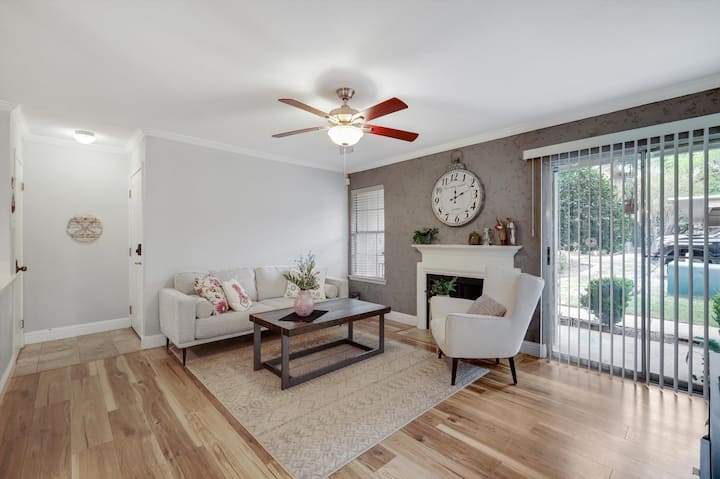 Heart Of Dallas - Cozy Apt, 2bed, Pool (30+ Days) - Farmers Branch