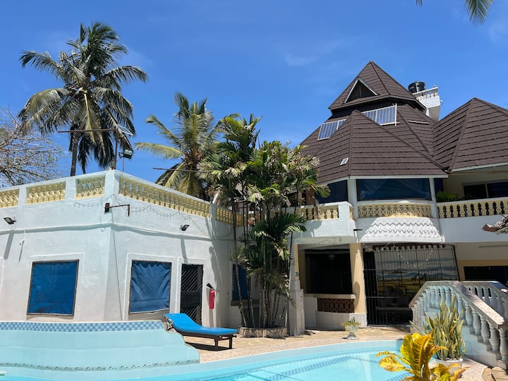 Diani Dream House - 5 Bedrooms & Ensuites - Diani Beach