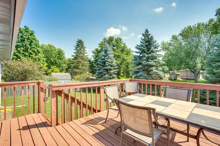 Sporty Blaine Home W/ Games ~ 2 Mi To Super Rink! - Blaine, MN