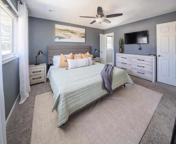 Dakota Haven: Family-friendly, Clean, Sleeps 8 - Sioux Falls, SD