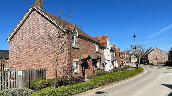 Spoonbill Cottage - Pool And Beach Access - Filey