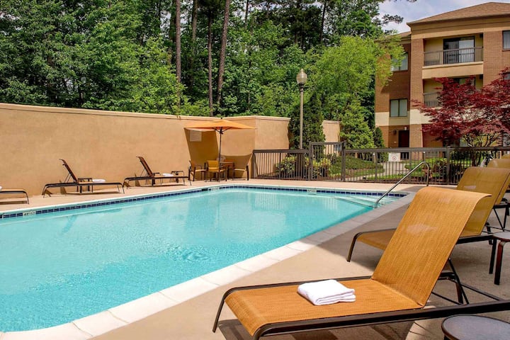 Comfort And Relaxation! 4 Relaxing Units, Pool! - Durham, NC