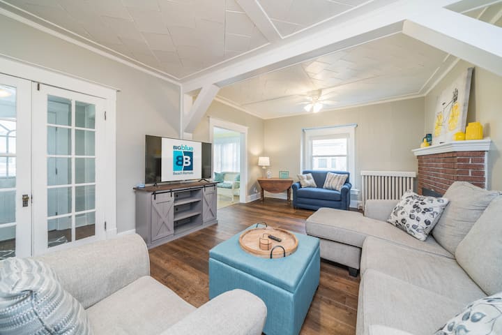 Lazy Days: Hot Tub, Close To Downtown, Sleeps 7 - South Haven, MI