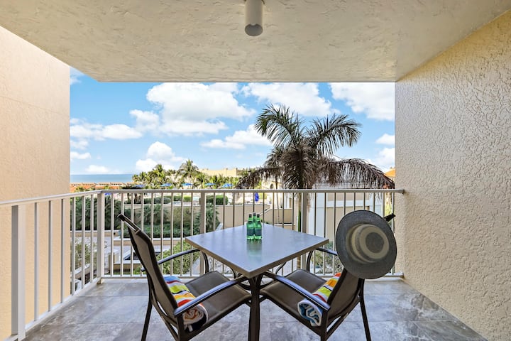 Elaborate Beachfront Condo | Rooftop Pool/spa - Marco Island, FL