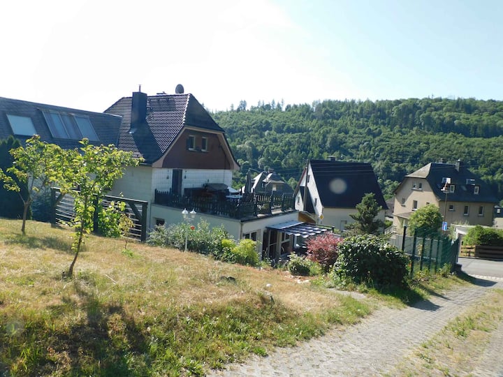 Holiday Apartment Overlooking The Frankenwald - Bad Lobenstein