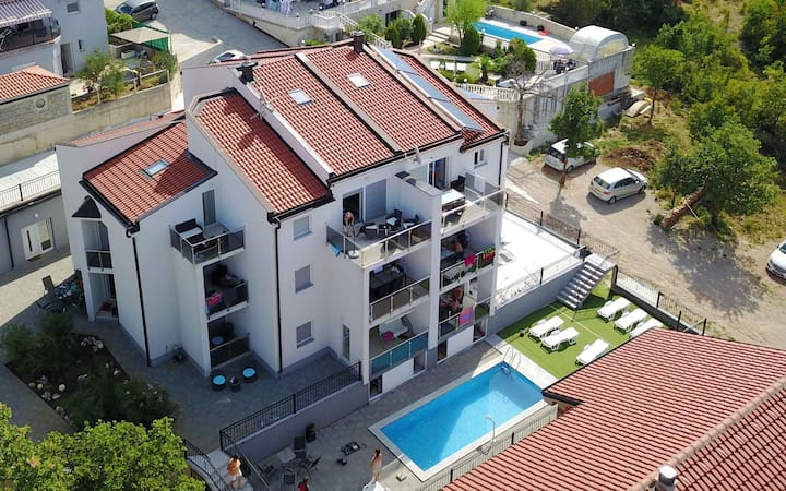 Holiday Apartment With Pool - Crikvenica