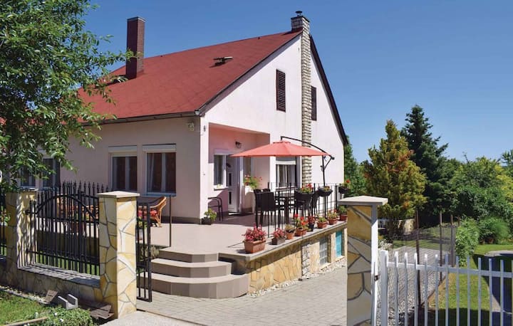 Holiday Home With Wifi And A Beautiful Terrace - Balatonalmádi