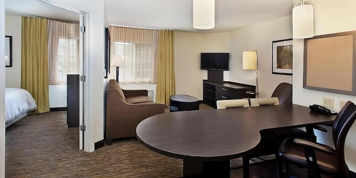 Unit W/full Kitchen & Parking Near Menlo Park Mall - New Brunswick, NJ