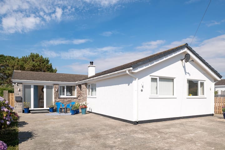 Chelford: 3-bed Home Near Beach - Rhosneigr