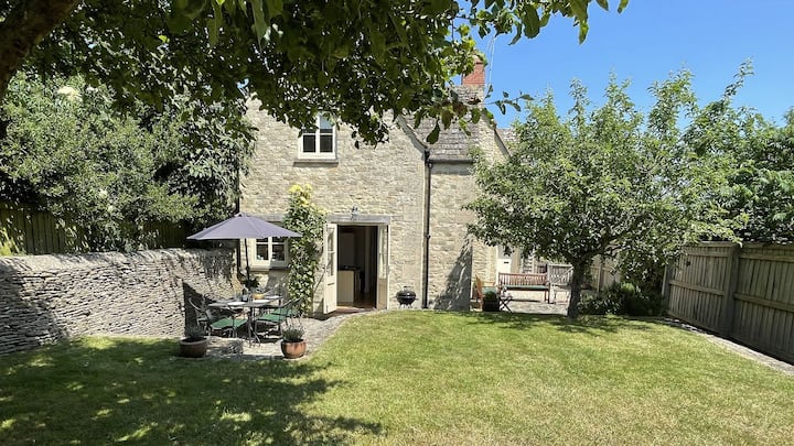 Peach Cottage, Near Cirencester, Family Friendly - Bibury