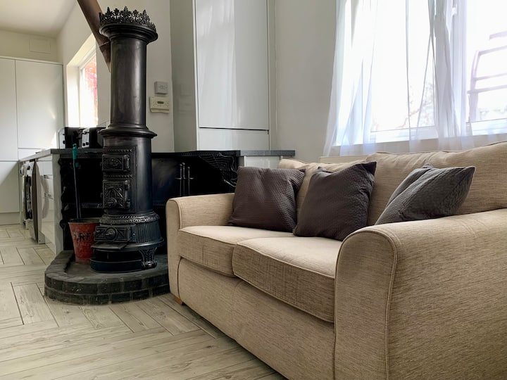 Spacious 6br Family Home - Near Town & Parking - Wolverhampton