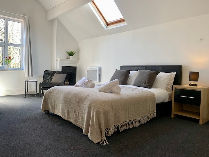 Spacious 6br Family Home - Near Town & Parking - Wolverhampton