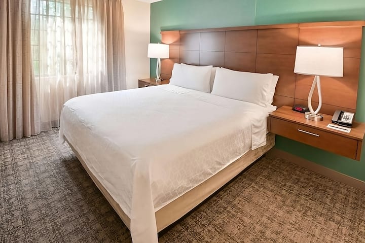 Relaxing Stay! Pool,free Breakfast & Pets Allowed! - Plantation, FL