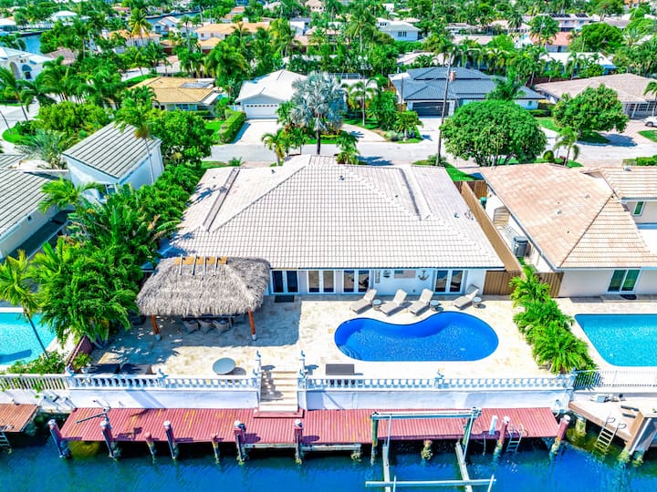 Heated Pool+waterfront! Tiki Hut+1 Mile To Beach! - Fort Lauderdale, FL