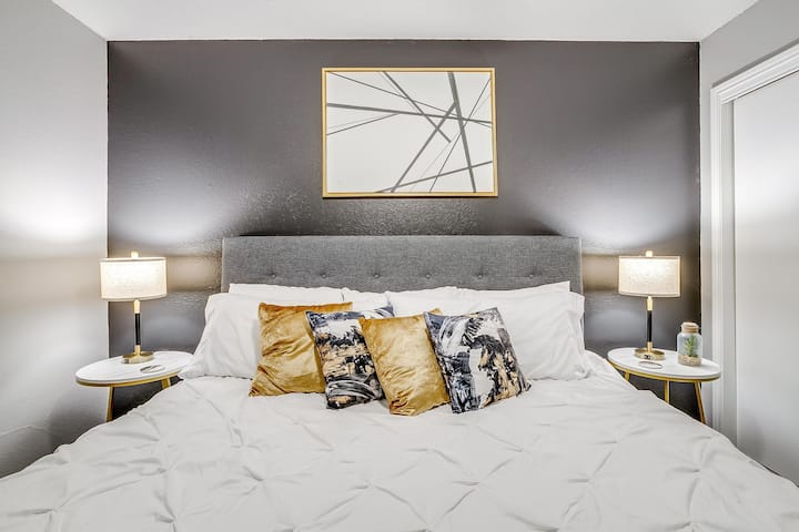 Entire Place Washer Dryer Wi Fi 4k Tv Pets Allowed - Arlington, TX