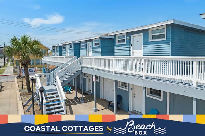 Cute Condo Across Seawall, Near Cruise Terminal - Public Beach, Galveston